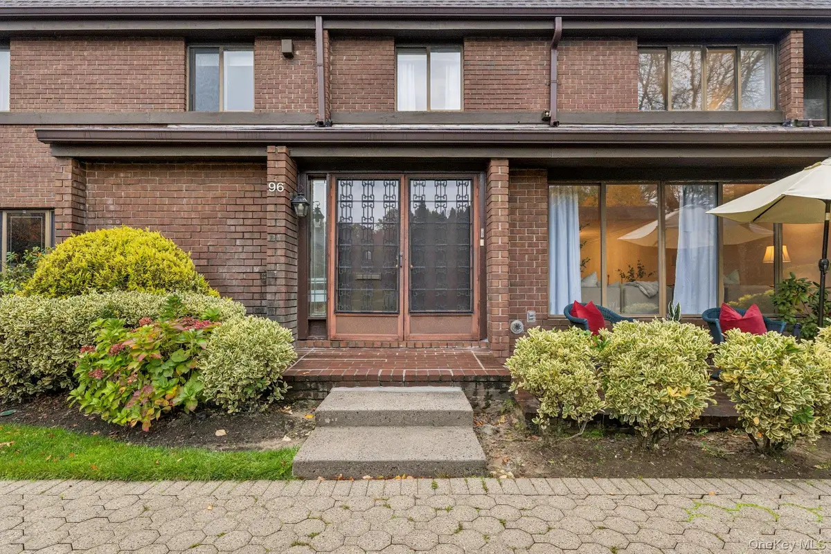 96 Acorn Ponds Drive, Roslyn, NY 11576 | The Joy of Home, CENTURY 21