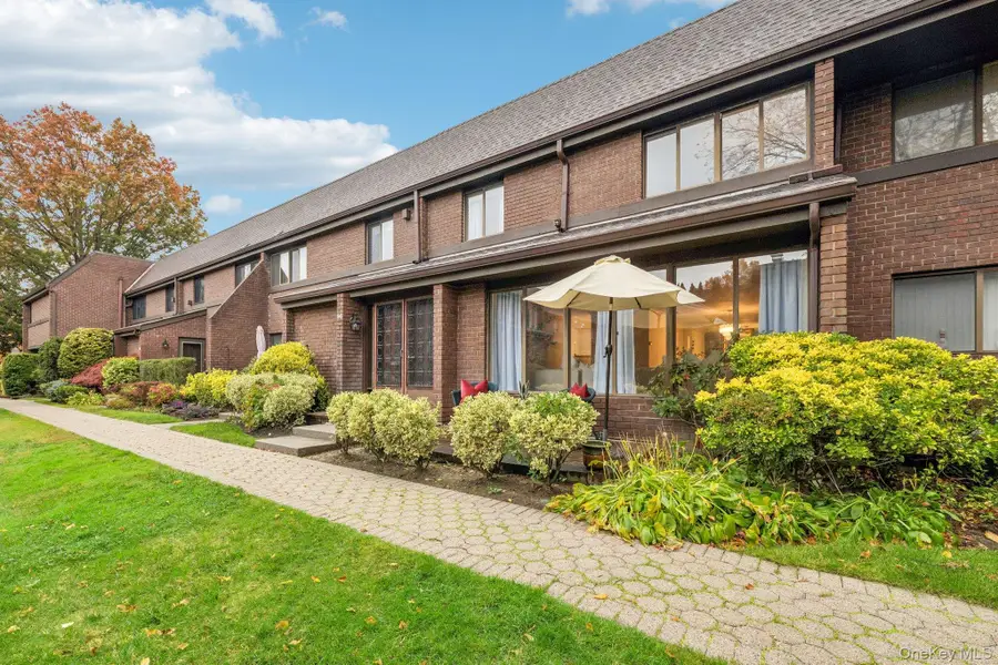 96 Acorn Ponds Drive, Roslyn, NY 11576 | The Joy of Home, CENTURY 21